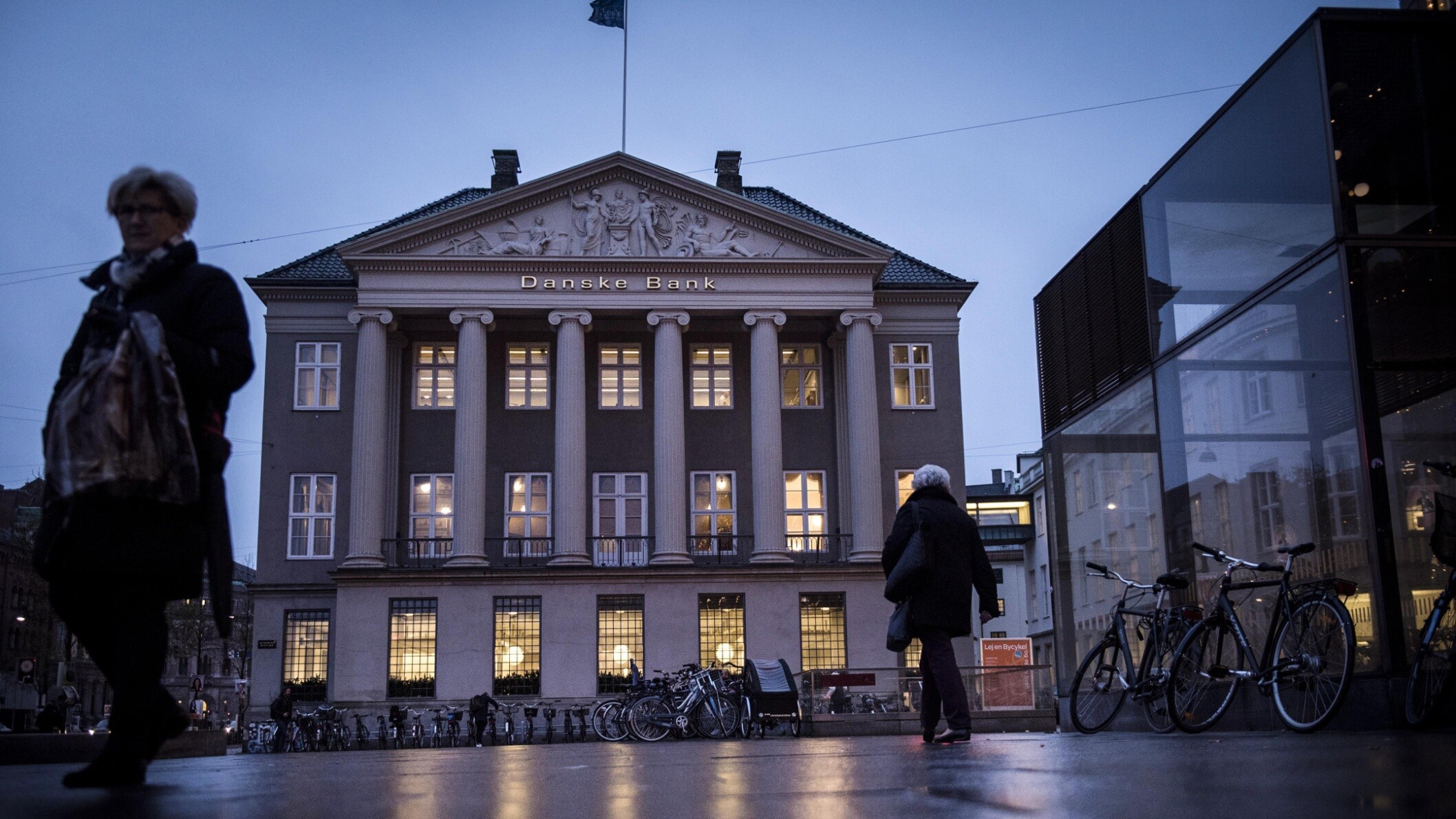Danske Bank flytter hovedsæde efter 146 år | Penge | DR
