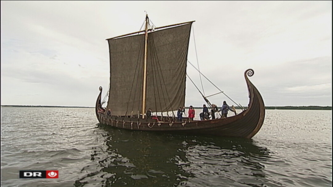 VIDEO Efter 30 år lykkedes det: Vikingeskib sejler og har lagt til kaj ...