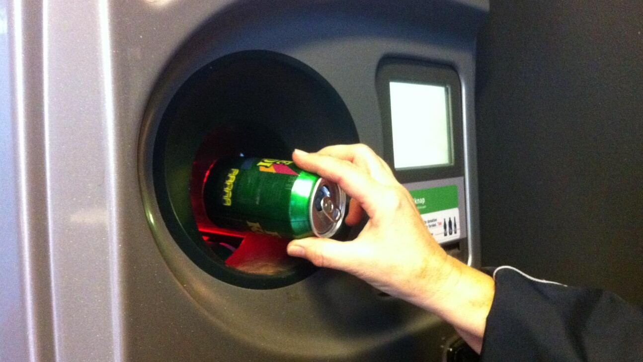 Pantstation skal få flere til at aflevere flasker og dåser ...