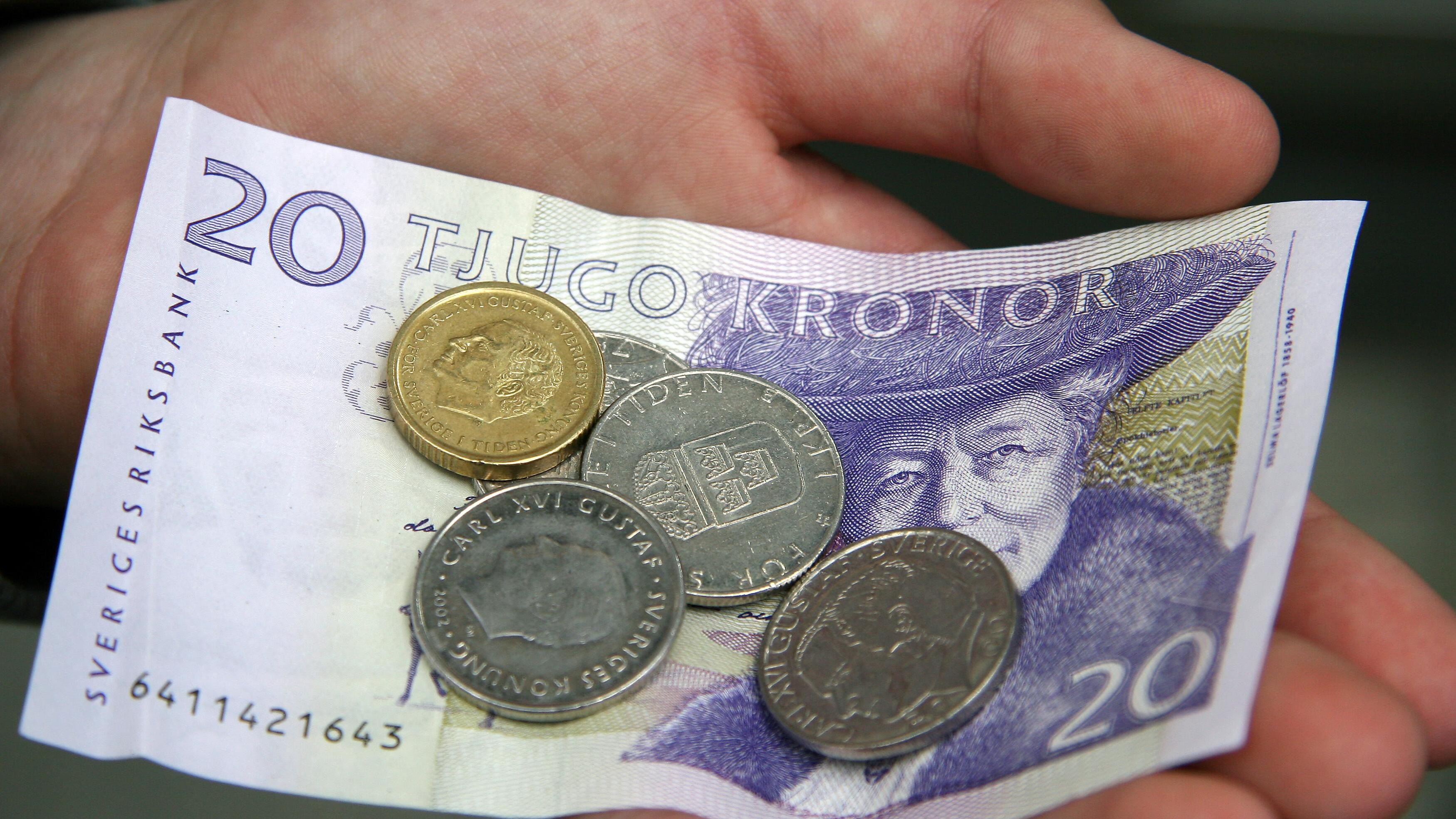 Nu skal du bruge dine gamle svenske pengesedler | Udland | DR