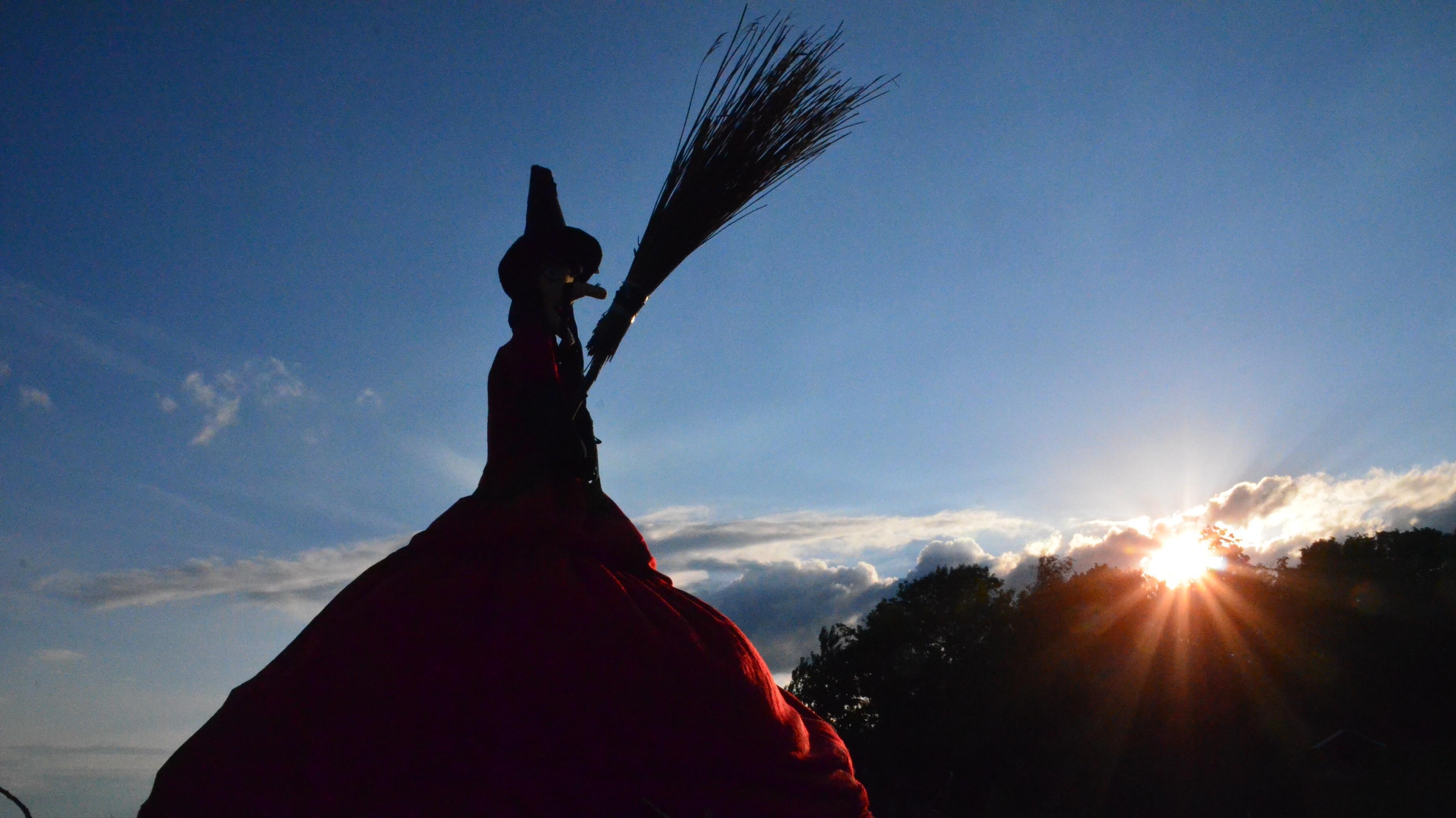 Nutidens hekse kæmper deres egen kvindekamp | Lev nu | DR