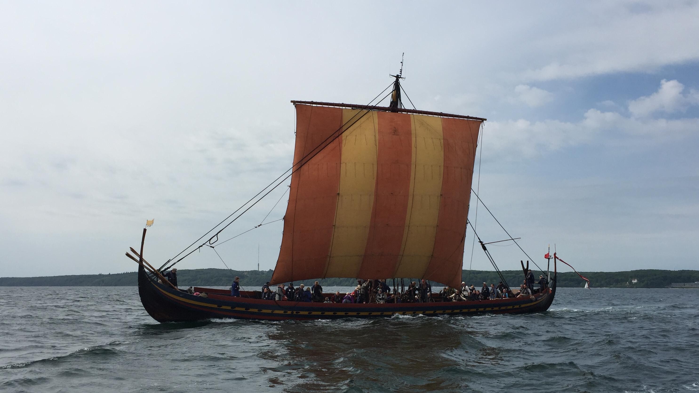 Aarhus ramt af vikingetogt: Verdens største vikingeskib lavede ...