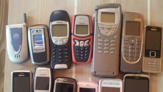 Danskerne hamstrer gamle mobiltelefoner | Indland | DR