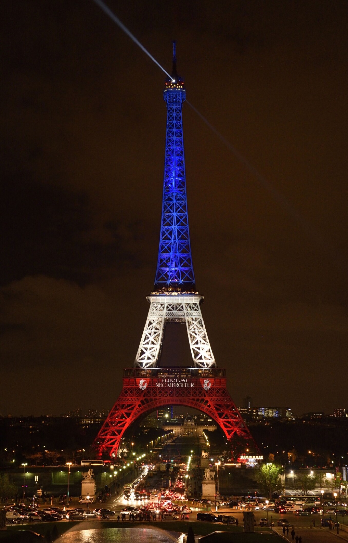 BILLEDER Frankrig i sorg | Ligetil | DR