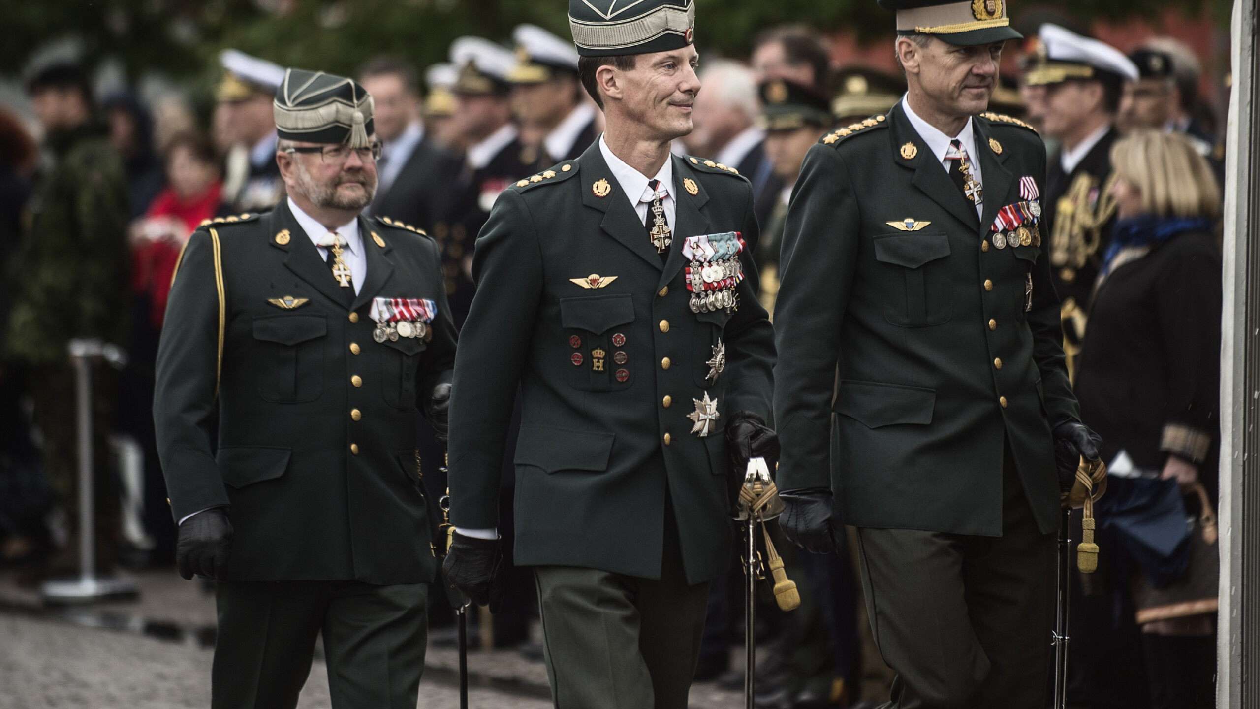 What picture perfectly describes your armed forces? : r/AskEurope