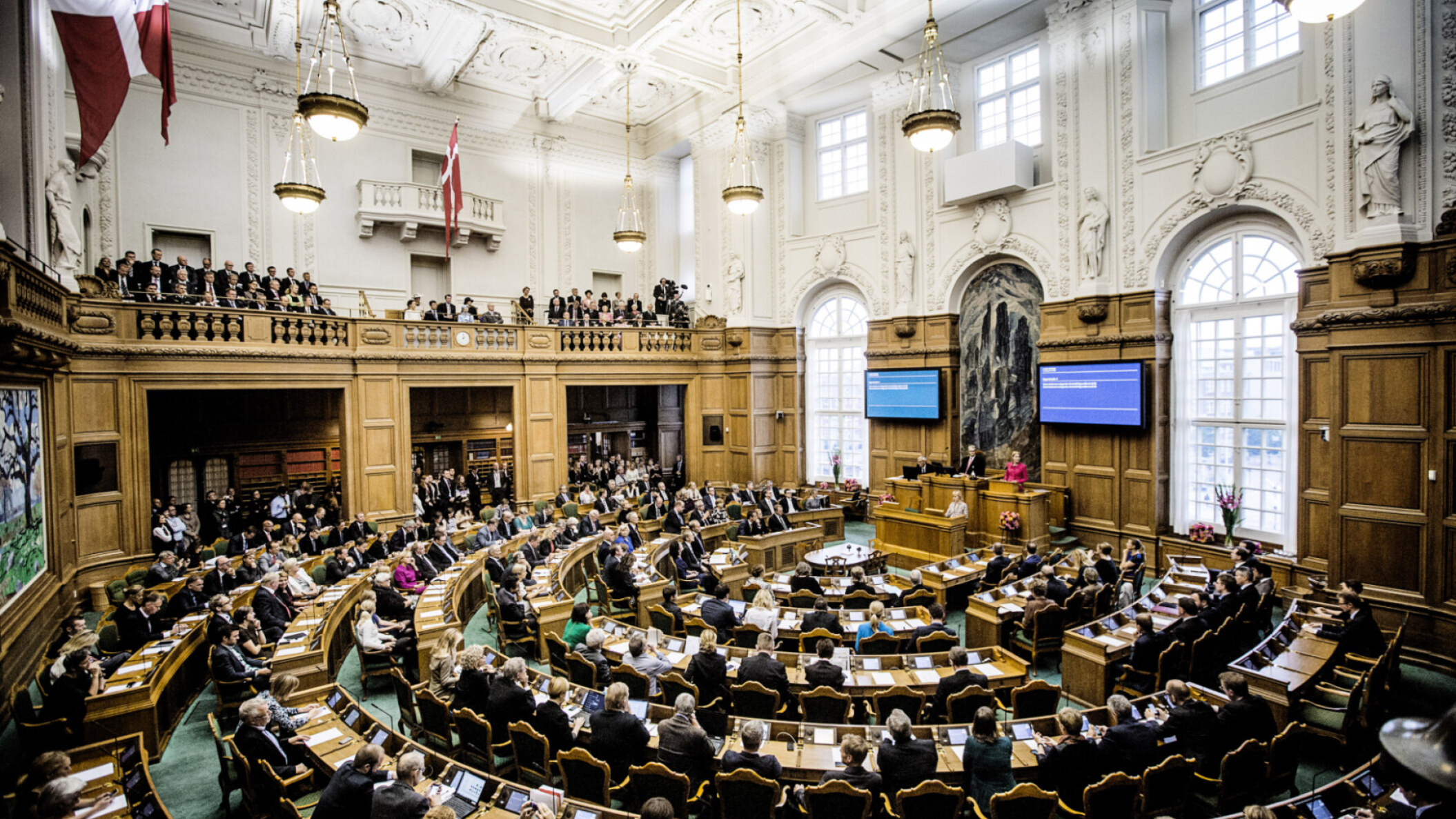 Regeringen: Danmark skal fjerne kemiske våben i Libyen | Politik | DR