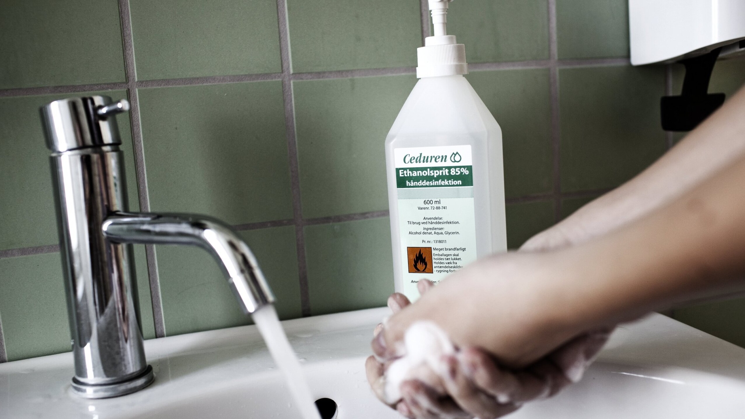 Husker du håndled og neglerødder? Sådan vasker du effektivt hænder på ...