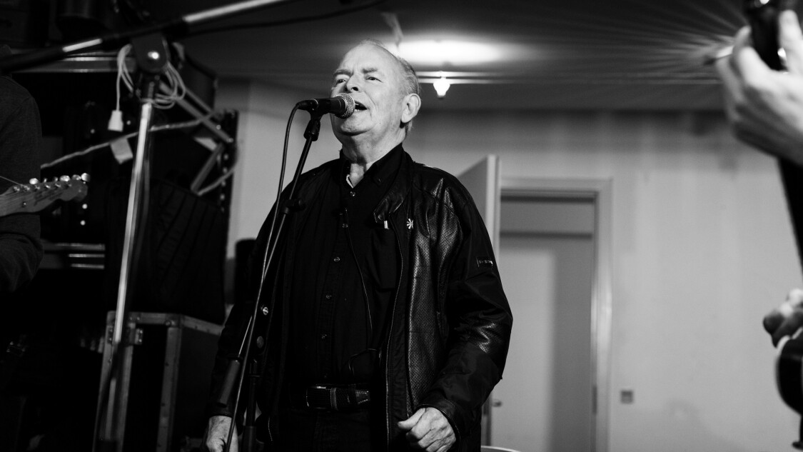 Peter Belli takker af – og siger 'undskyld, jeg forstyrrede' | Kultur | DR