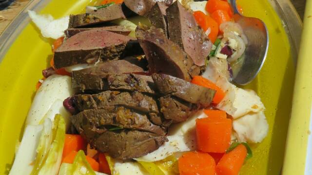 Opskrift | Stegt lever med æbler, løg og balsamico | Adam Aamann | Mad | DR