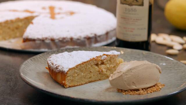 Rabarberkompot med mandelcrumble | Opskrift | Adam Aamann | Mad | DR