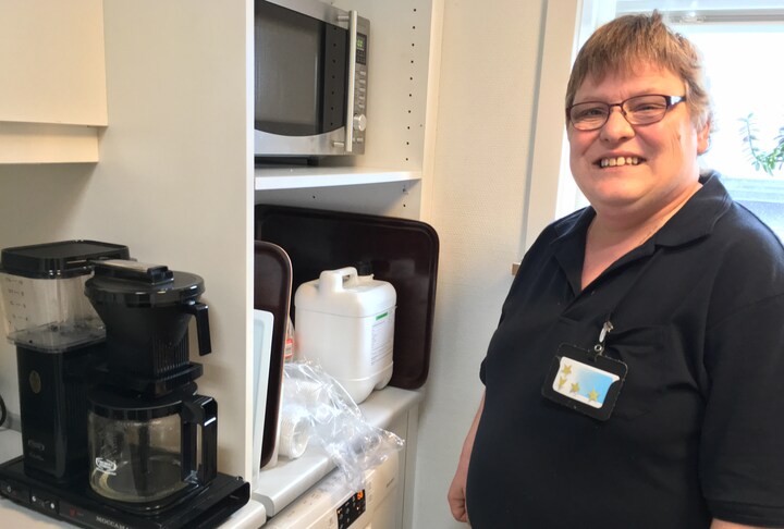 Et skånejob har gjort Joans liv meget bedre | Bornholm | DR