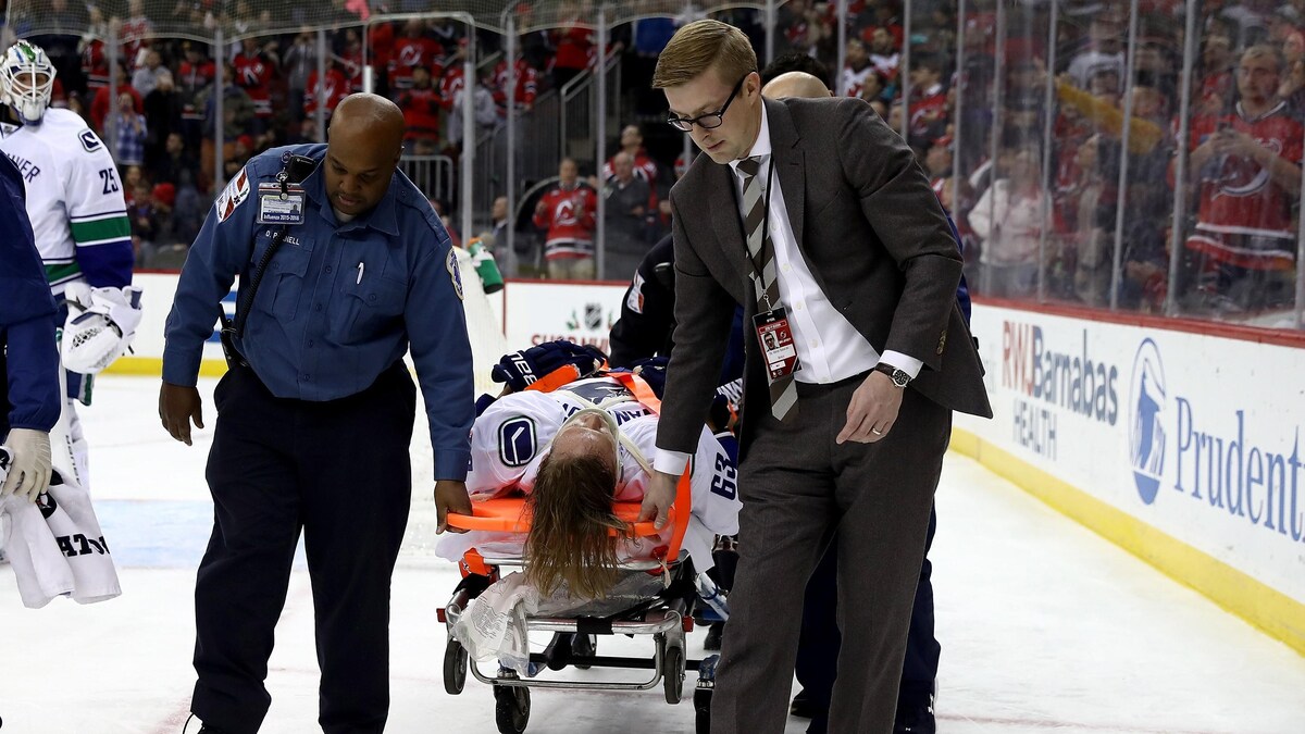 Dansk NHL-stjerne mistede bevidstheden efter voldsom tackling | Ishockey | DR