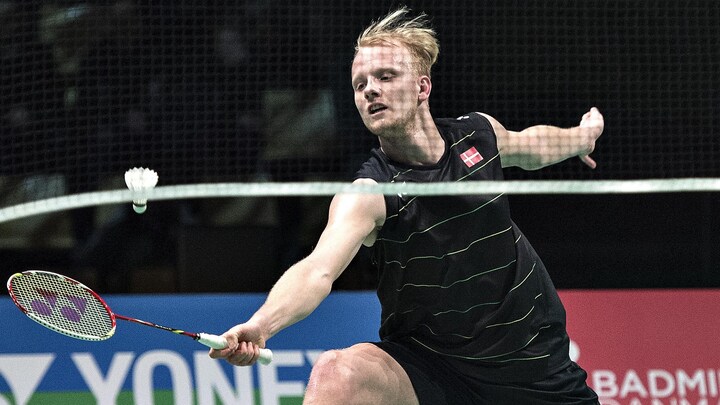 Emil Holst besejrer kinesisk verdensstjerne | Badminton | DR