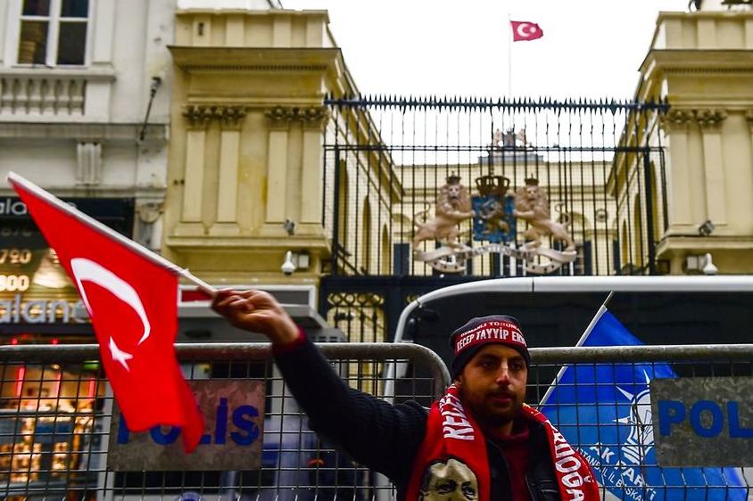 BILLEDER Demonstrationer fra Rotterdam til Istanbul | Udland | DR