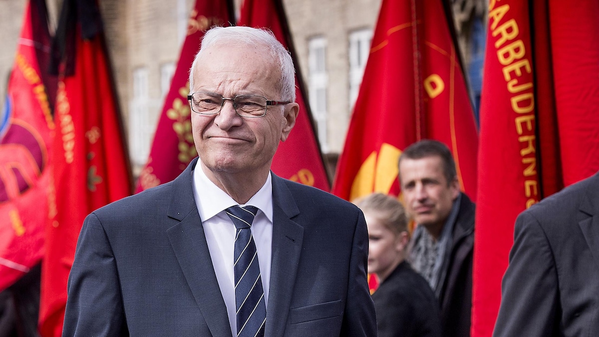 Kovending: DF-spidskandidat trækker skægforbud tilbage | Politik | DR