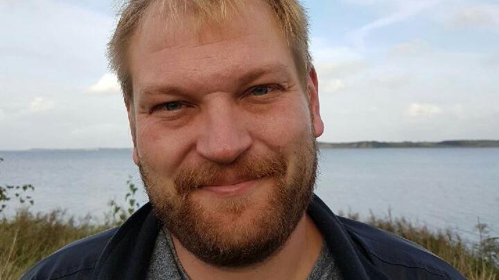 Mads på 34 mistede sin søn og børnenes mor: Syv fremmede mænd hjalp ham ...