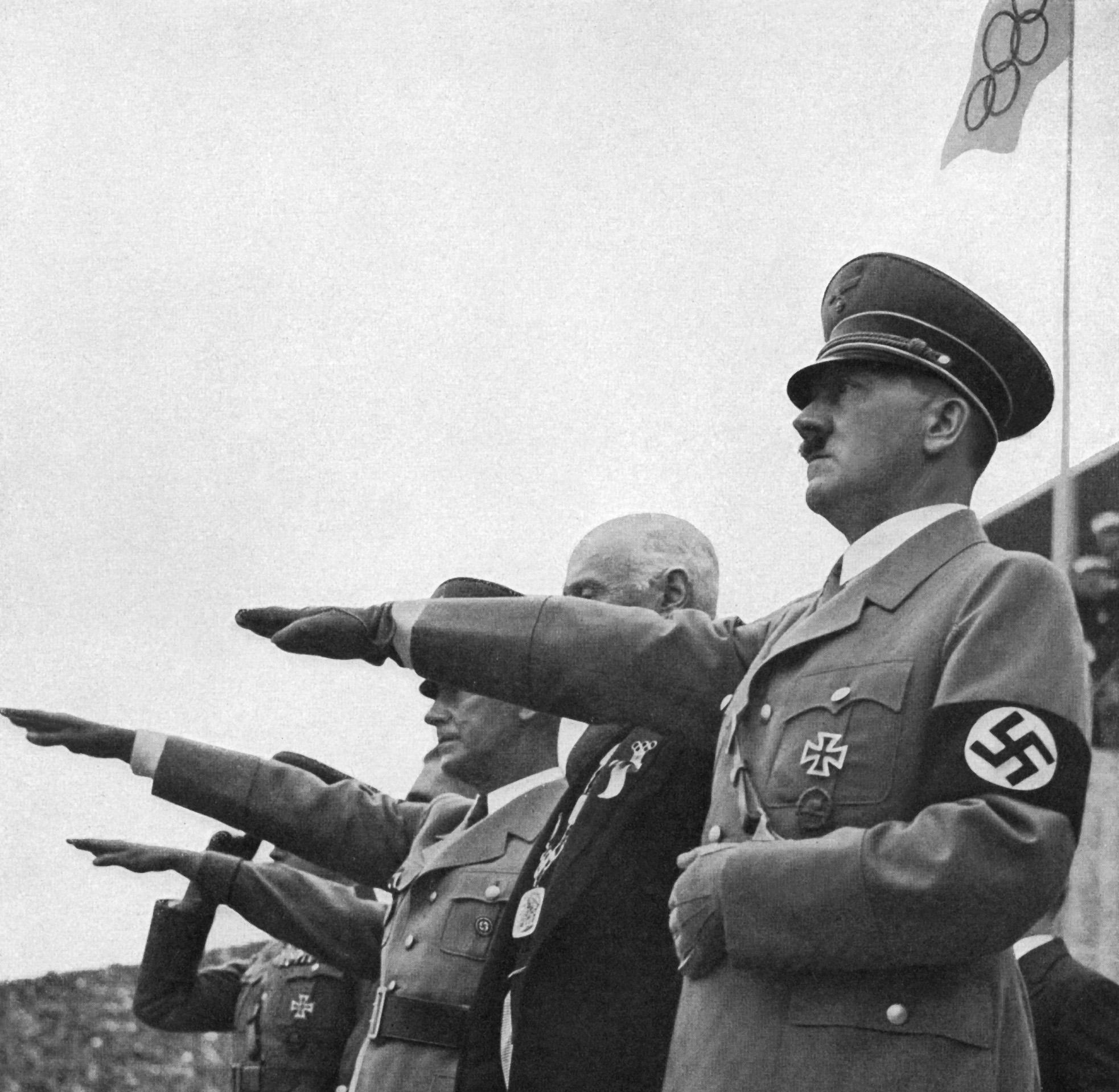 Nazi-propaganda og blod i vandet: Når sport og politik brager sammen ...