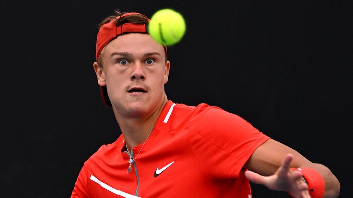 Stærk russer sender Holger Rune ud af ATP-turnering | Kort sport | DR