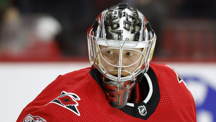 Dansk ishockeystjerne åbner NHL-sæsonen med sejr | Kort sport | DR