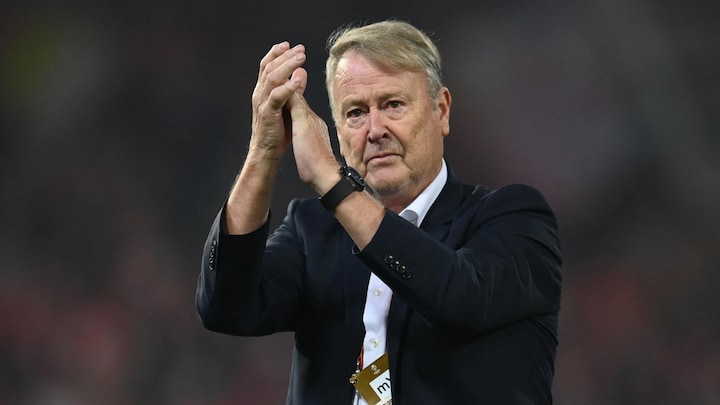 Tidligere dansk landstræner går på pension - igen | Kort sport | DR