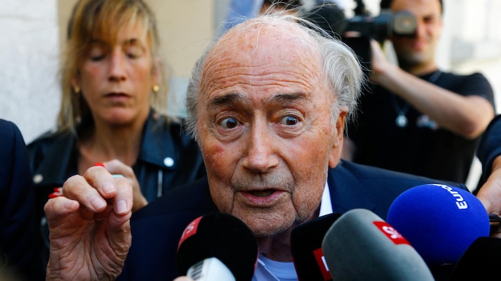 Sepp Blatter fik VM til Qatar - nu kalder den tidligere fodboldboss det ...