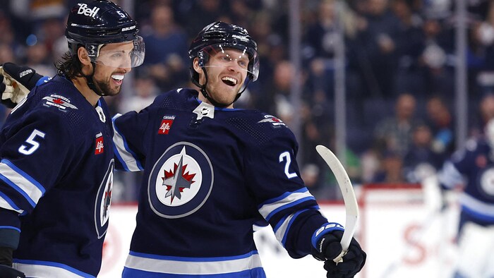 Dansk ishockeystjerne bidrog med assist i stort comeback i NHL | Kort sport | DR