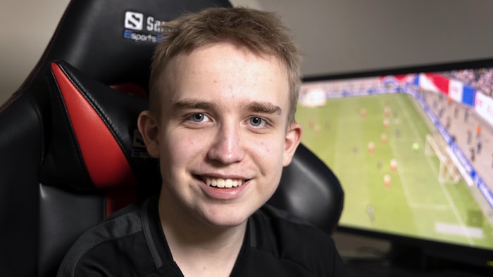 17-årig dansk Fifa-spiller er videre i eChampions League | Kort sport | DR