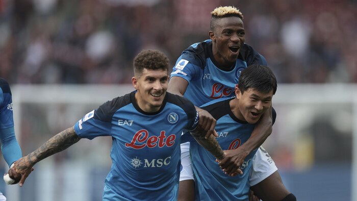 Napoli buldrer videre mod mesterskab med 4-0-sejr | Kort sport | DR