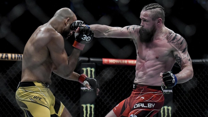 Dansk UFC-kæmper sendte russer til tælling i sikker stil | Kort sport | DR