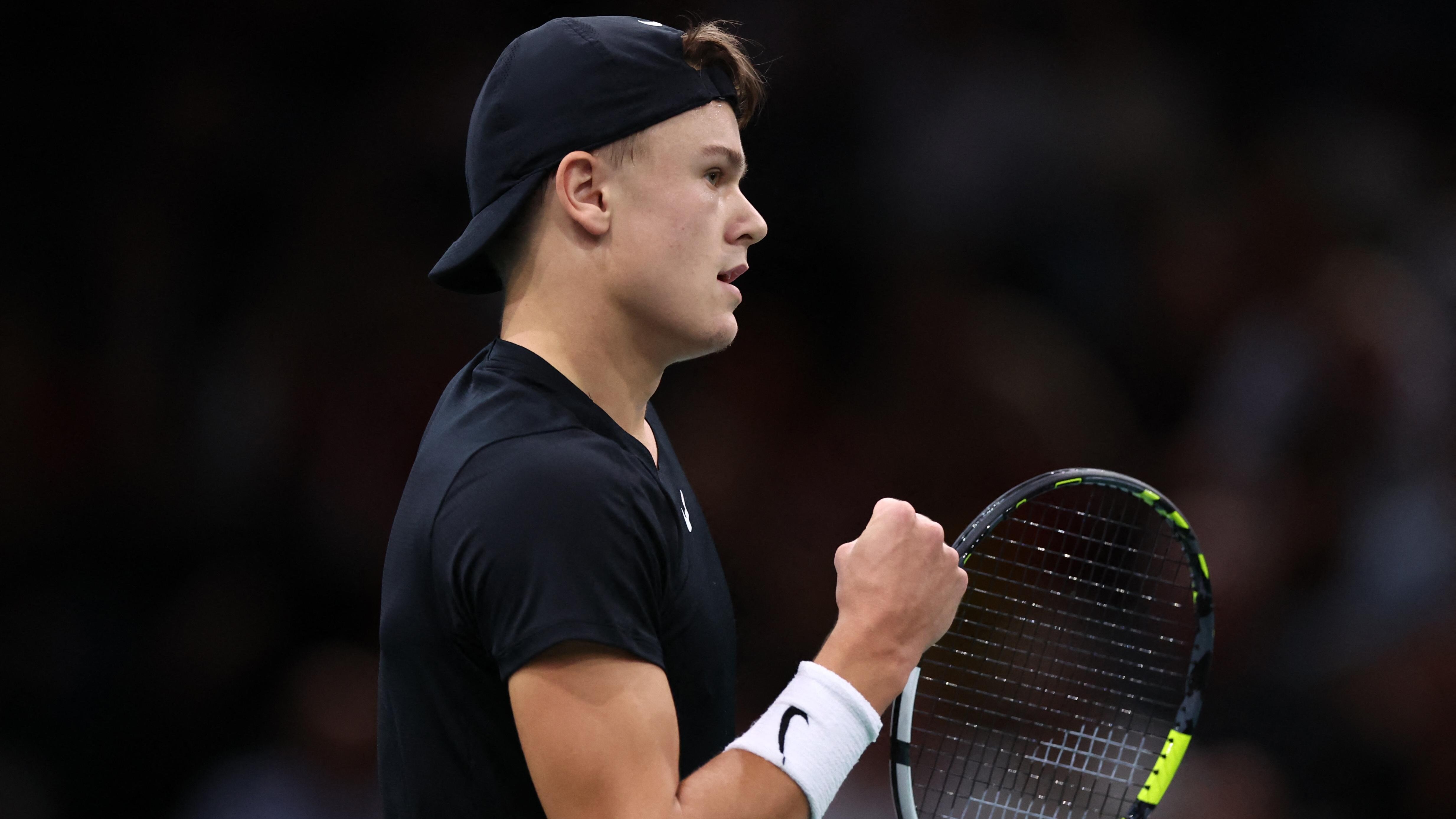 Holger Rune cruiser forbi tysker og er klar til nyt tennisbrag mod Djokovic | Tennis | DR