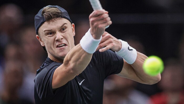 Holger Rune falder tre placeringer på verdensranglisten | Kort sport | DR