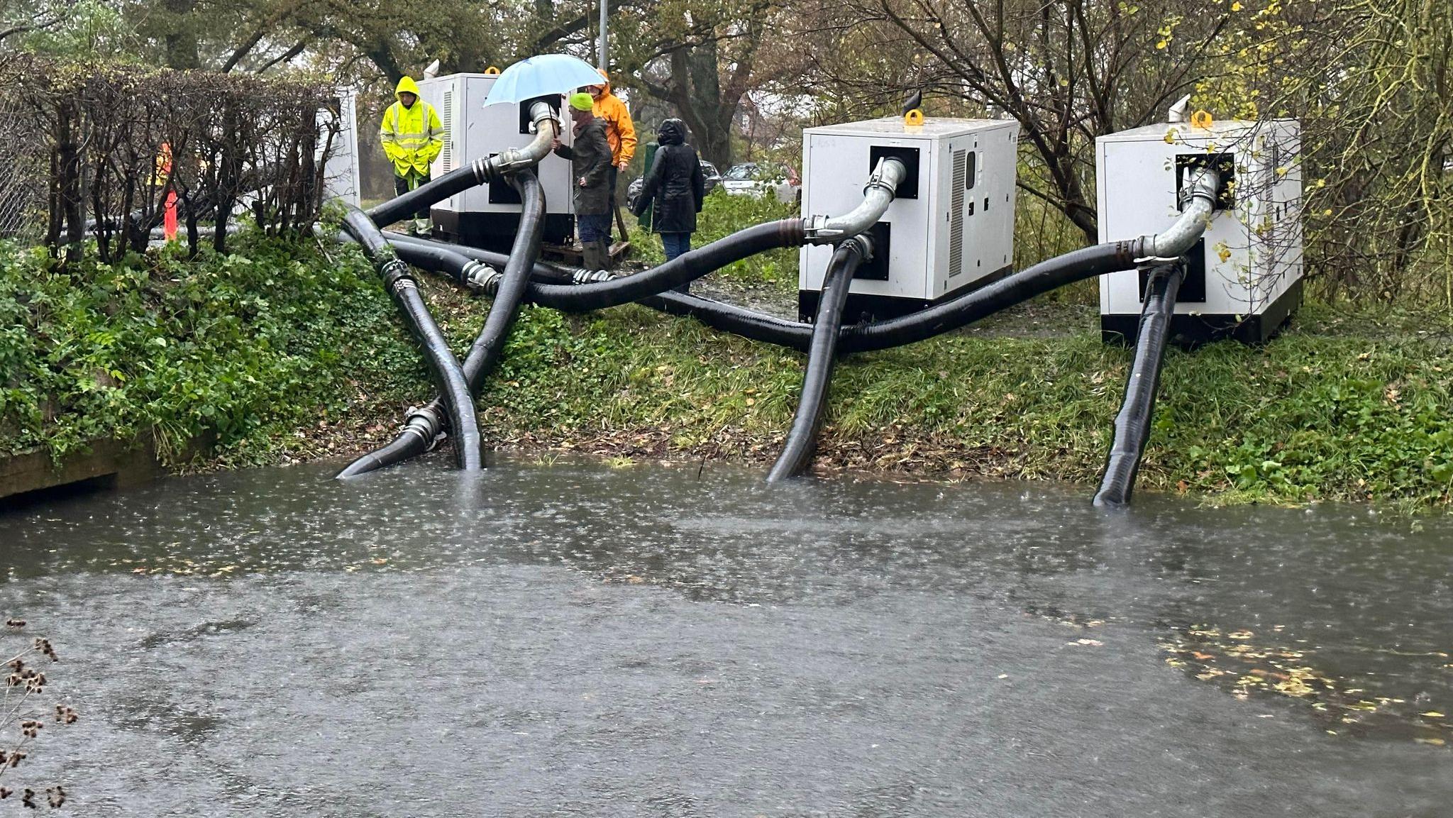 Det vilde regnskyl giver risiko for oversvømmelse i Hvidovre Kommune | Nyheder | DR