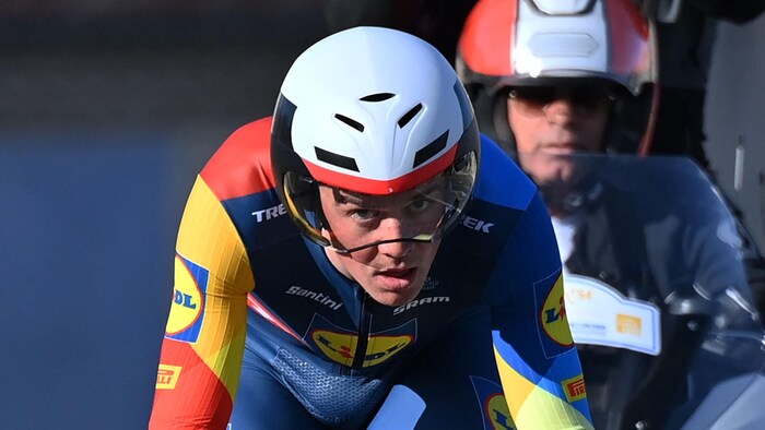 Mads Pedersen fortsætter storform: Cykler sig til ny etapesejr i ...