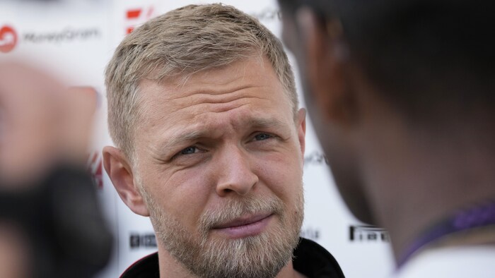 Magnussen får oprejsning i tæt Formel 1-træning | Kort sport | DR