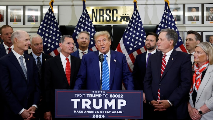 Donald Trump modtaget med kage og klapsalver i Kongressen | Nyheder | DR