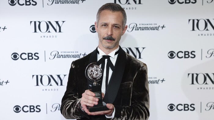 Succession-stjerne vinder pris for værk af norske Henrik Ibsen ...