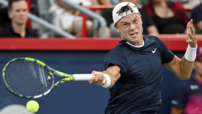 Holger Rune spiller sig let videre i Canada | Kort sport | DR