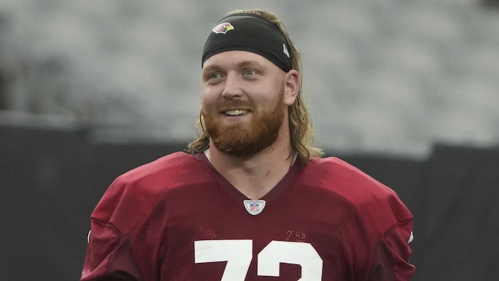 Hjalte Froholdt forlænger NFL-karrieren med to år i Arizona | Kort ...