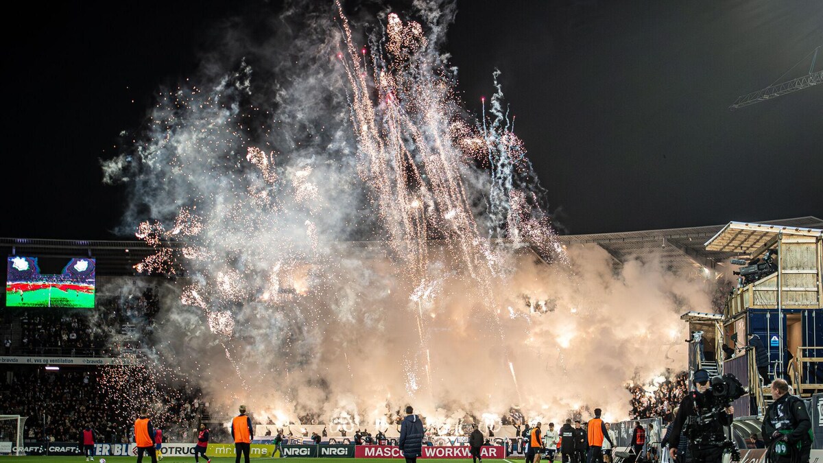 AGF straffes med tom stemningstribune og bøde efter pyroshow ...