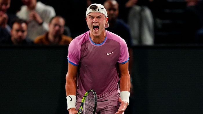 Gummiarmen lurede, men Rune spiller sig videre i Paris | Kort sport | DR