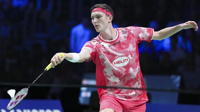 Viktor Axelsen spiller sig i japansk kvartfinale med besvær | Kort ...