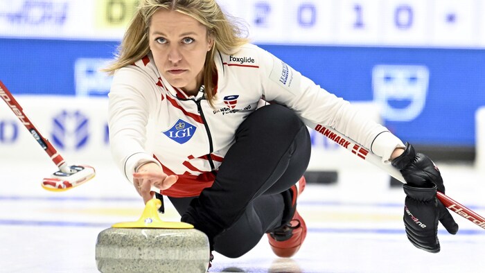 Danmarks curlingkvinder slutter med nederlag på blandet EM-dag | Kort sport | DR