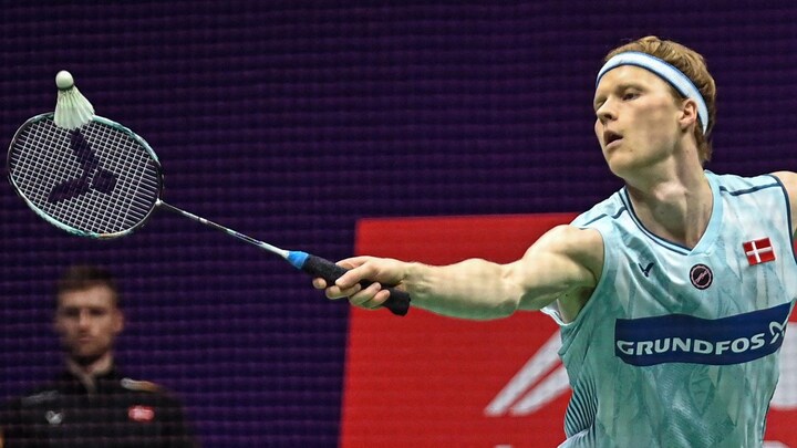 Antonsen overhaler Axelsen på verdensranglisten | Kort sport | DR