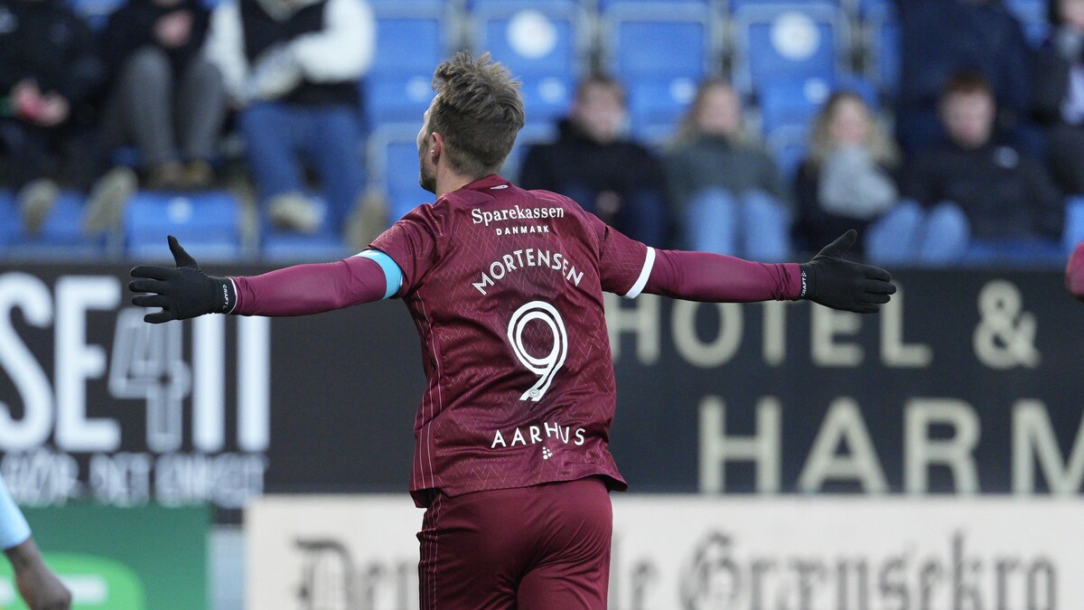 Patrick Mortensen scorer hattrick i AGF-optur | Superliga | DR