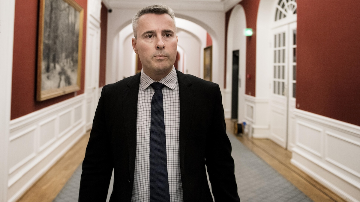 PORTRÆT: Hvem er Henrik Sass Larsen? | Politik | DR