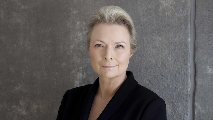 Anmelderne roste hendes seneste bog til skyerne. Nu er én af Danmarks ...