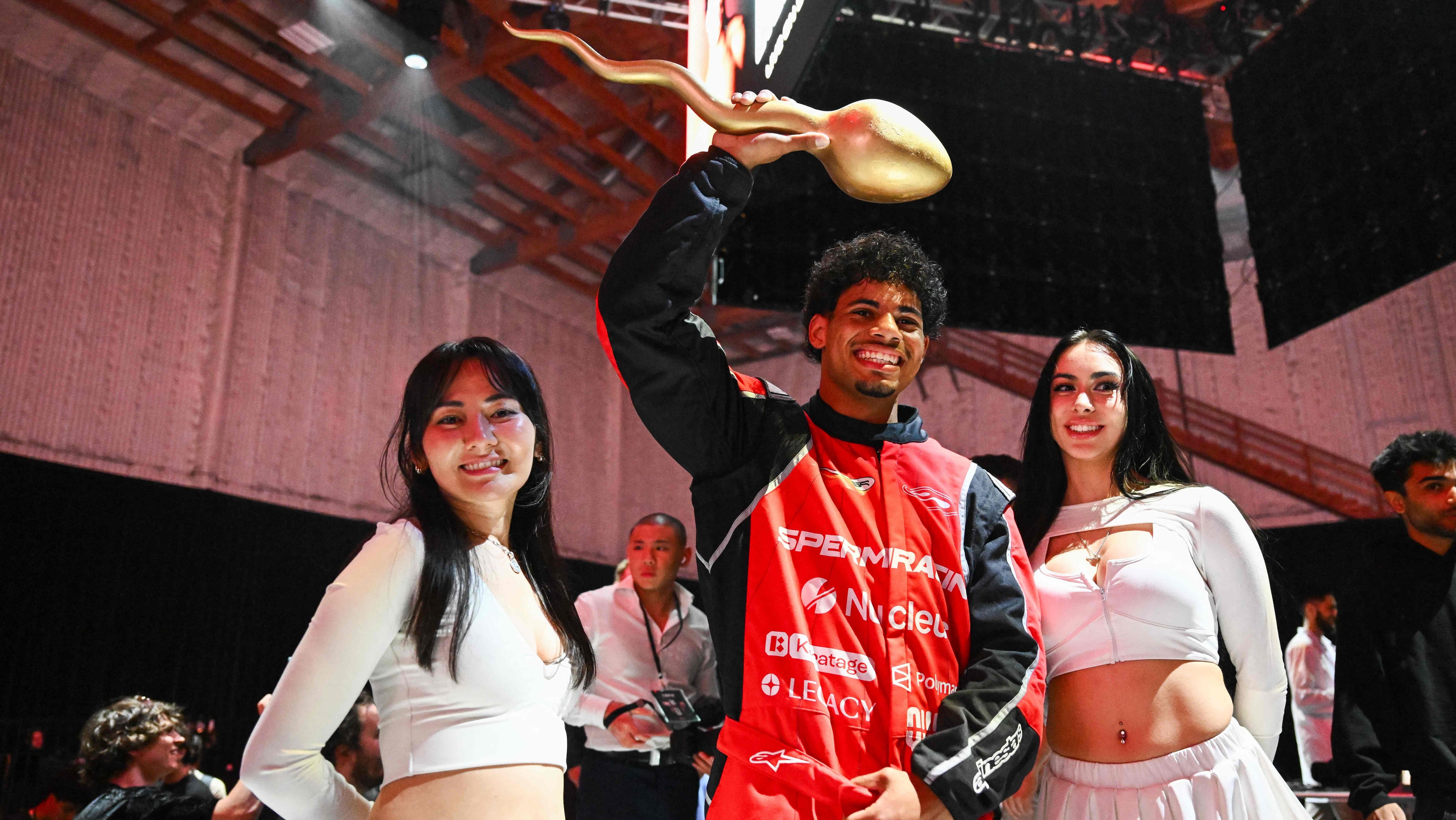 I USA dystede to studerende med deres eget sæd: Se, hvem der først kom ...