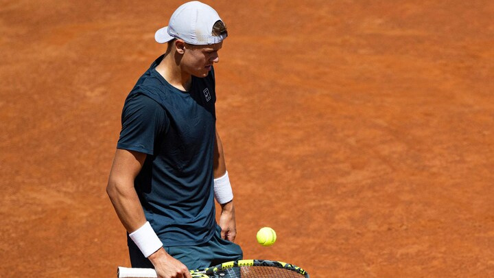 Penicillinkur får Holger Rune til at trække sig fra turnering | Kort sport | DR