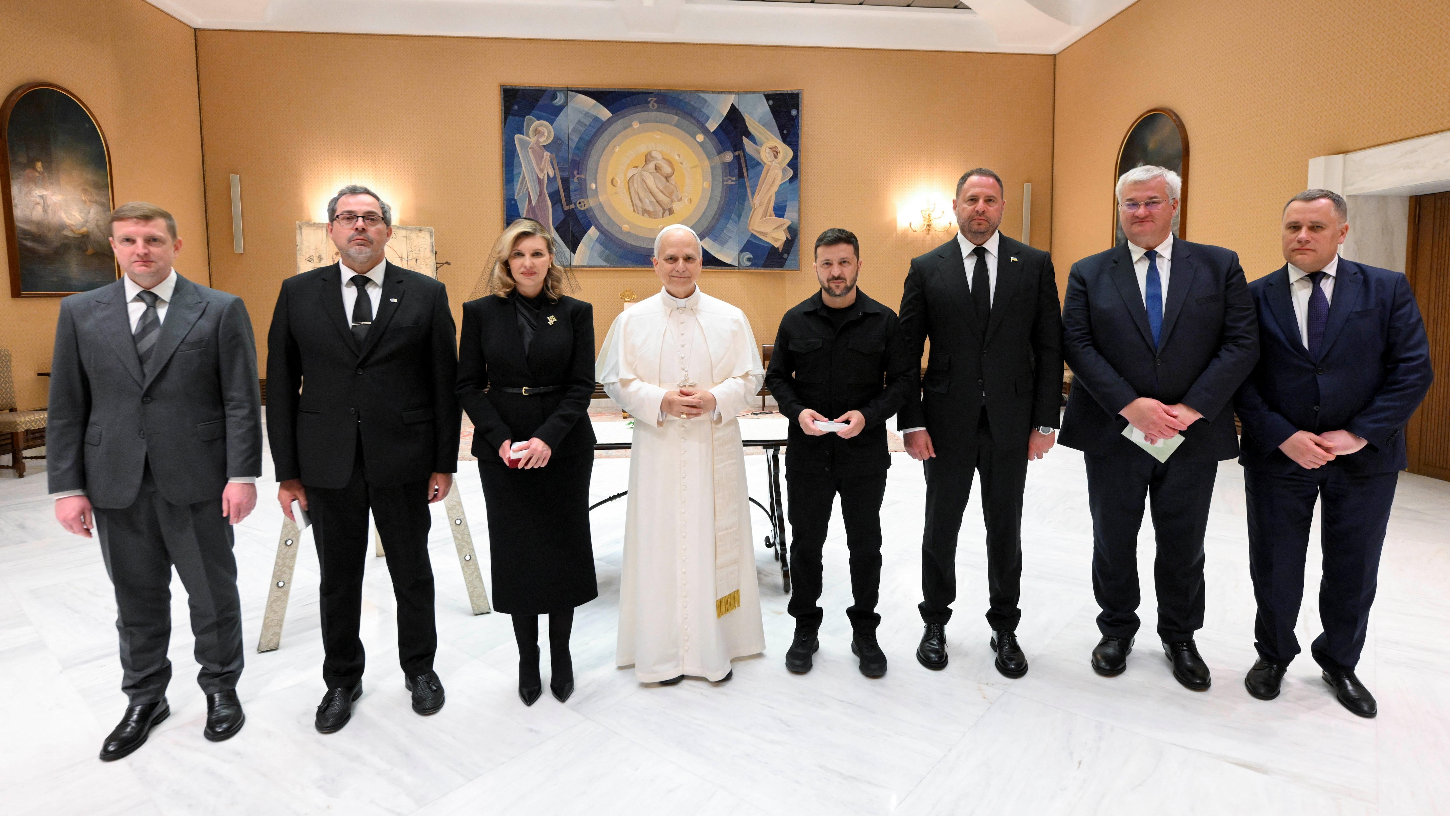 Kong Frederik skal til kaffemik i Nuuk og på tur med Sirius-patruljen ...