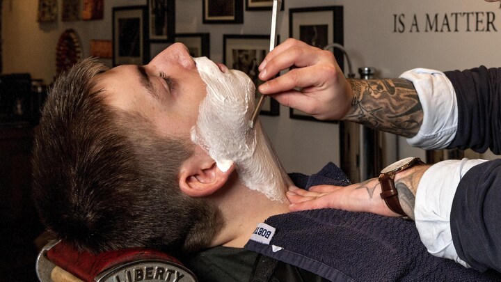 Ny generation af 'barbers' springer frisøruddannelsen over - men garvet ...